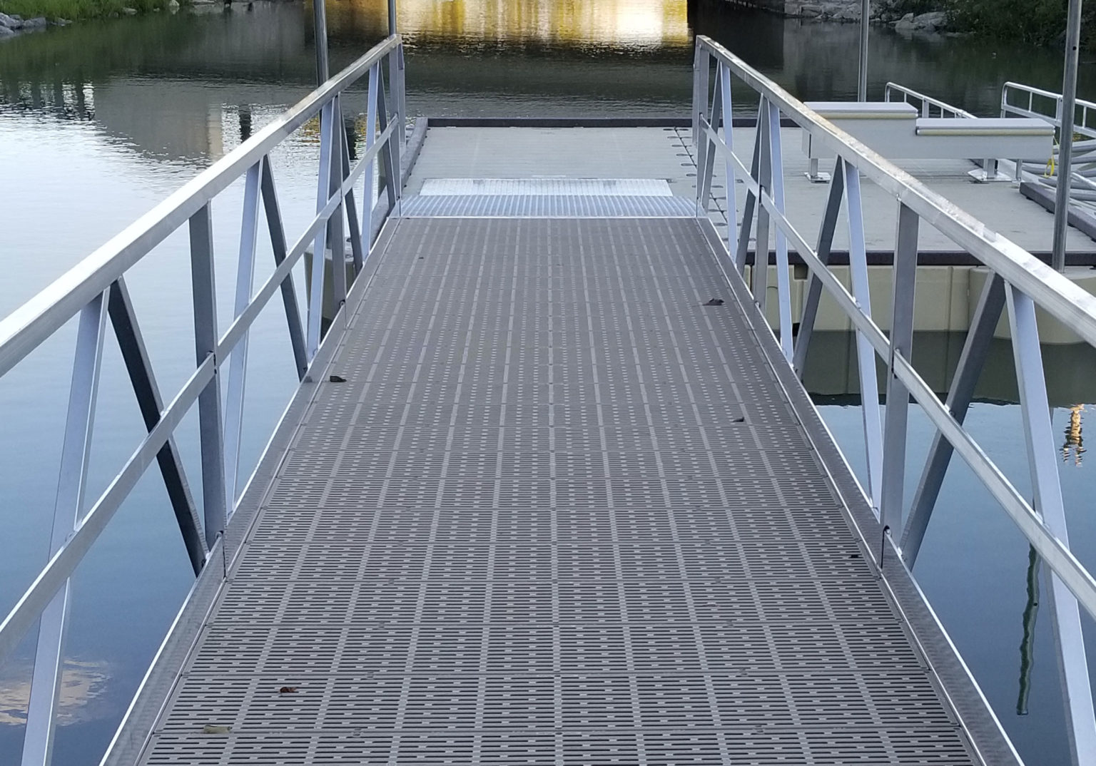 Docks - Water's Edge Dock and Hoist