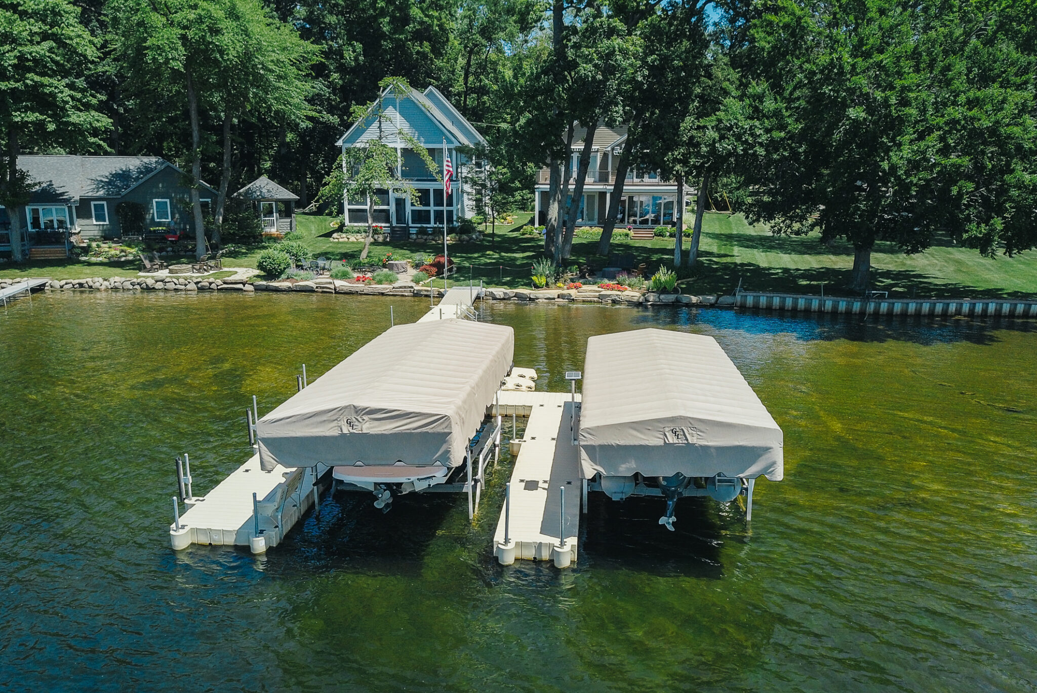 Waterford, Michigan - Water's Edge Dock and Hoist