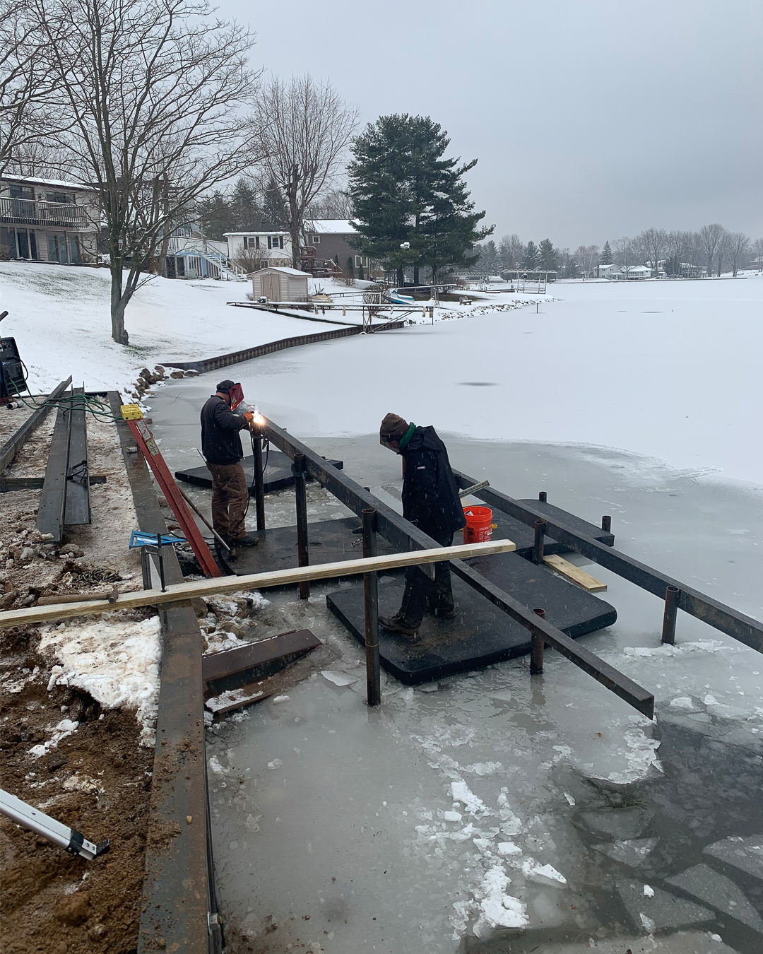 New Hudson, Michigan - Water's Edge Dock and Hoist